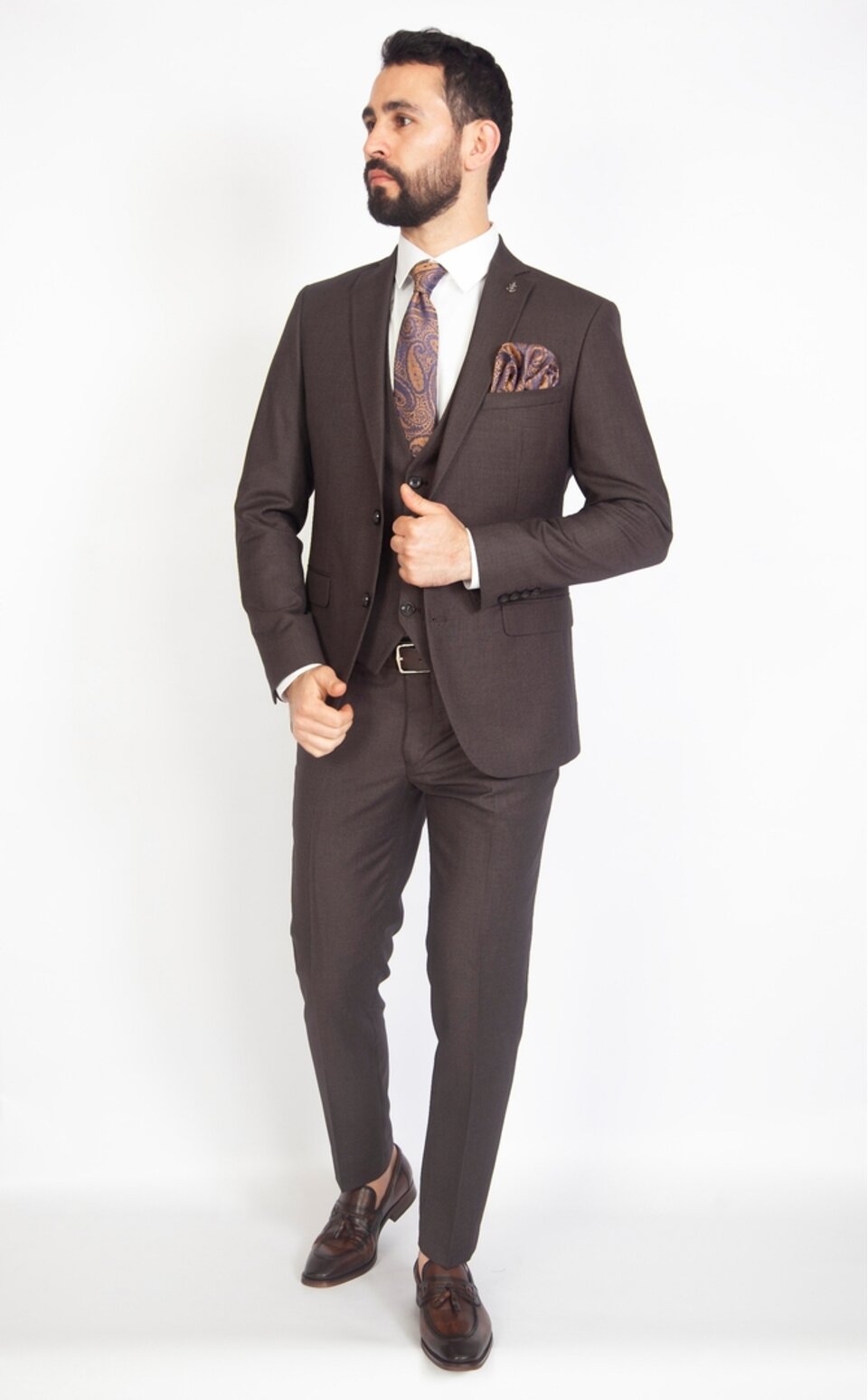 Hnědý pánský oblek Slim Fit s vestou, model Carter | PACO ROMANO